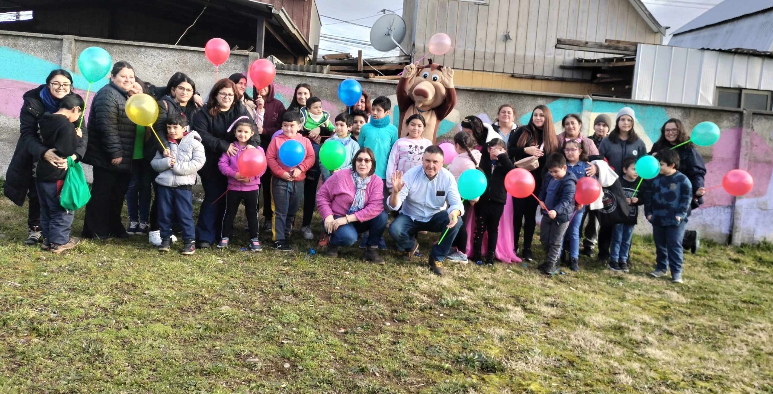 Junta de vecinos Renacer de Pitrufquén celebra el día de la niñez con una once y baile ...