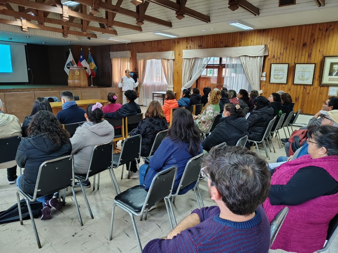 Funcionarios y emprendedores de la comuna de Freire se capacitaron para acceder a proyectos ...